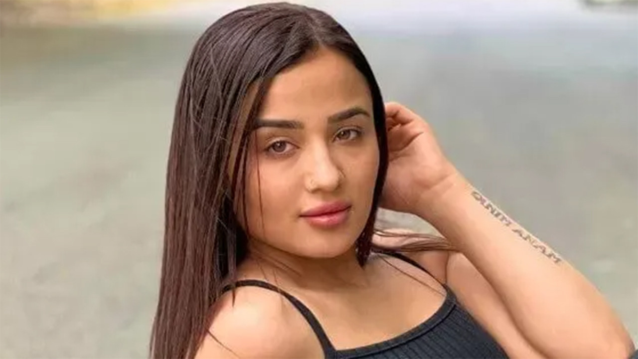 Melek Azad neden tutuklandı ne ile suçlanıyor? - Son Haberler